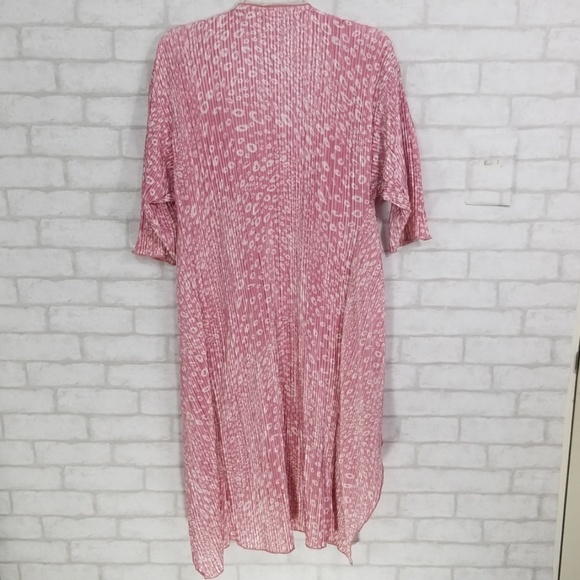 LuLaRoe | Sweaters | Lularoe Shirley Pinkwhite Crinkled Kimono Size S ...